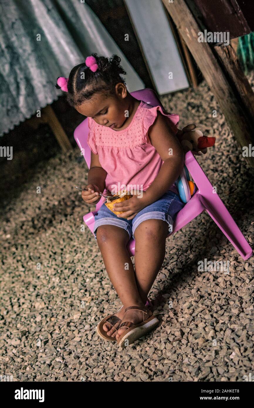 Poor child caribbean hi-res stock photography and images - Alamy