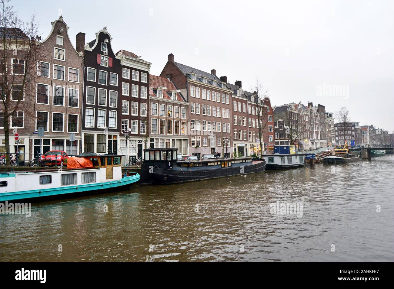 Crooked house amsterdam hi-res stock photography and images - Alamy