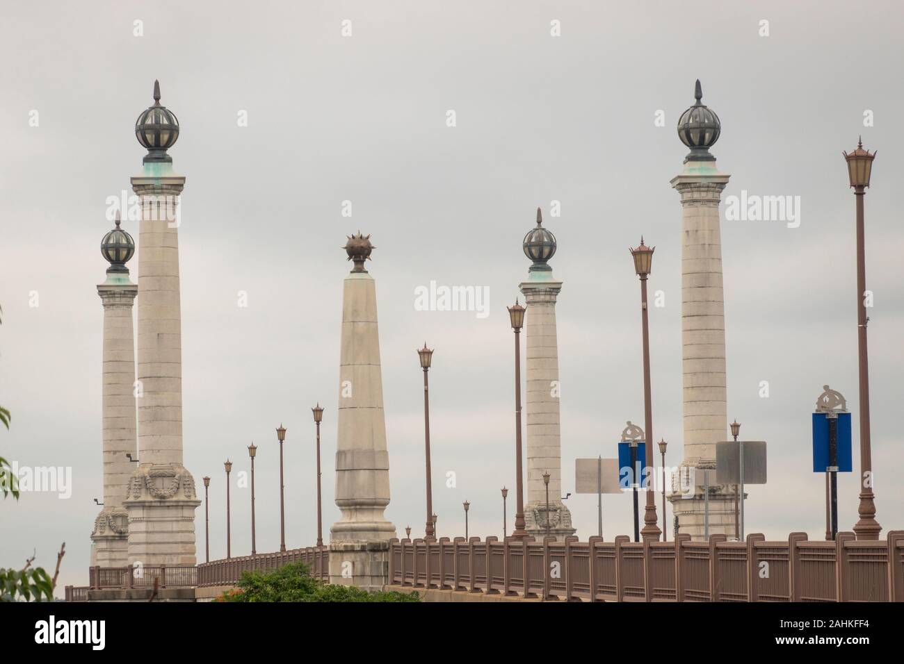 Springfield memorial bridge hi-res stock photography and images - Alamy