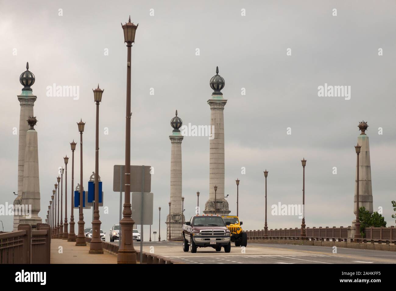 Springfield memorial bridge hi-res stock photography and images - Alamy