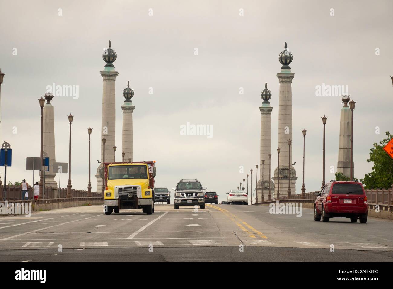 Springfield memorial bridge hi-res stock photography and images - Alamy