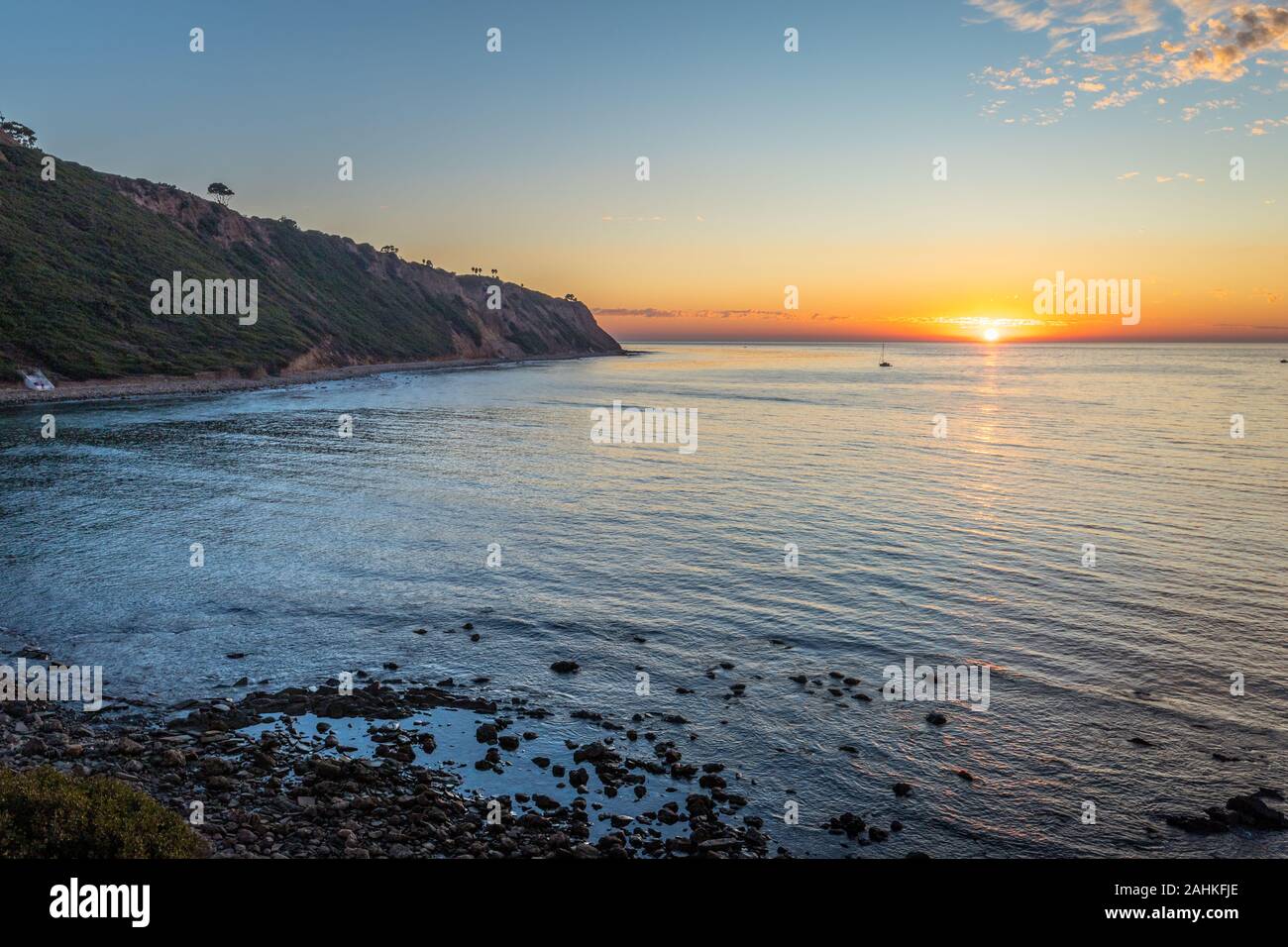 Beautiful sunset along the rugged Southern California coastline, Bluff ...