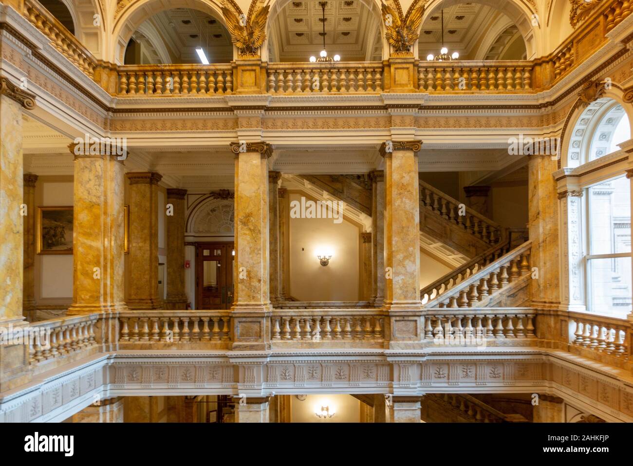 Milwaukee public central library hi-res stock photography and images ...