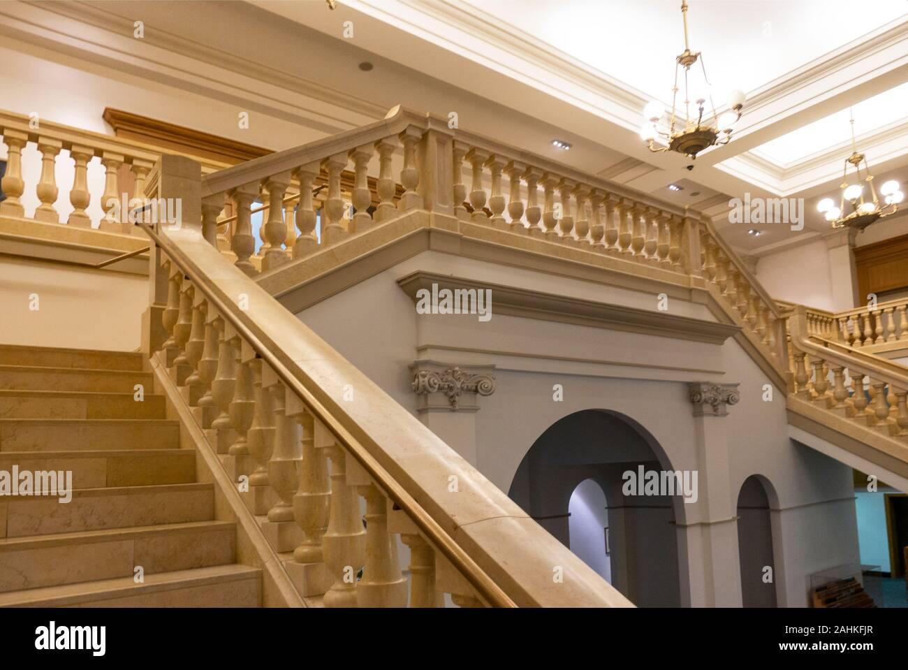 Milwaukee public central library hi-res stock photography and images ...