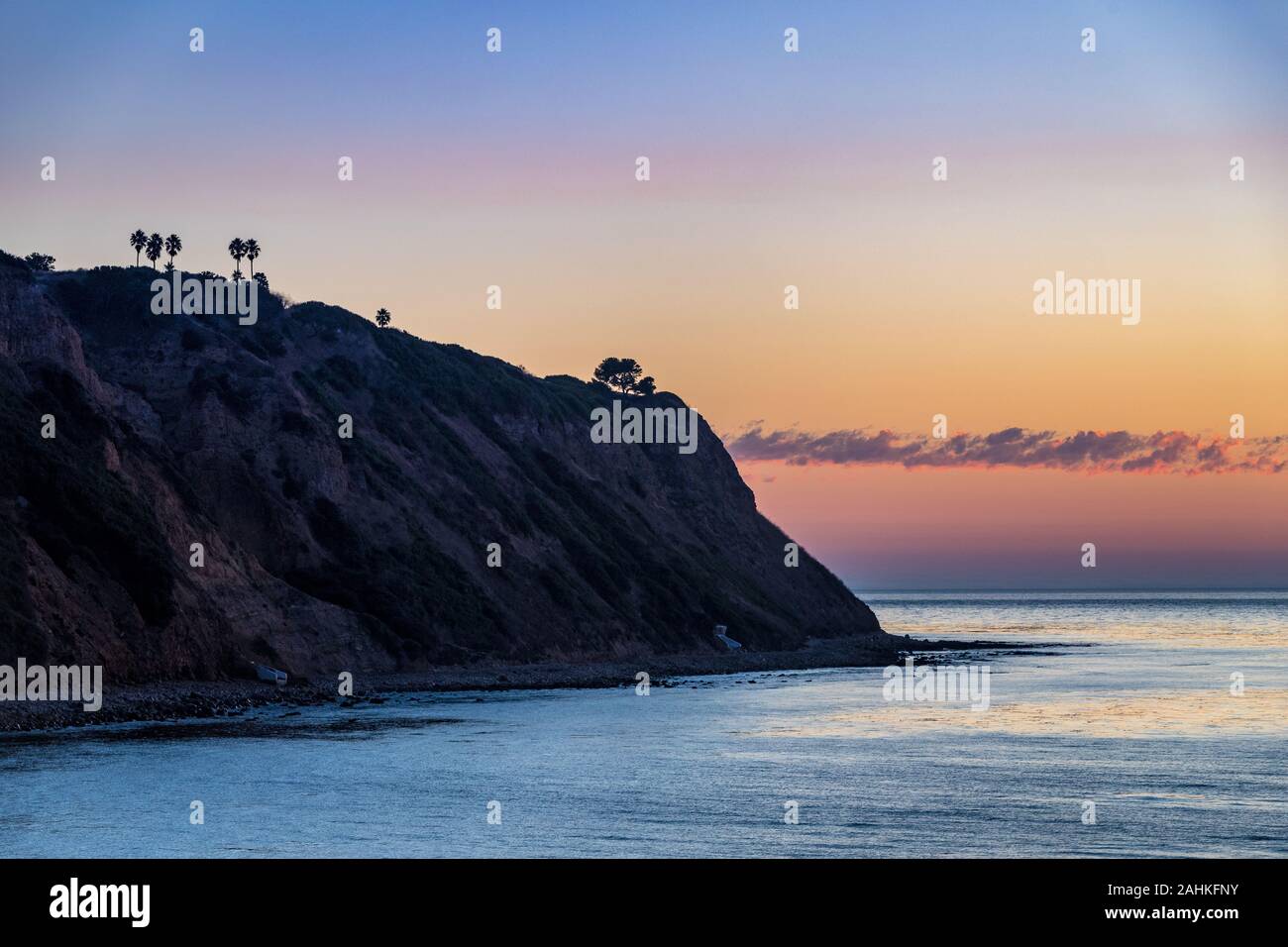 Beautiful sunset along the rugged Southern California coastline, Bluff ...
