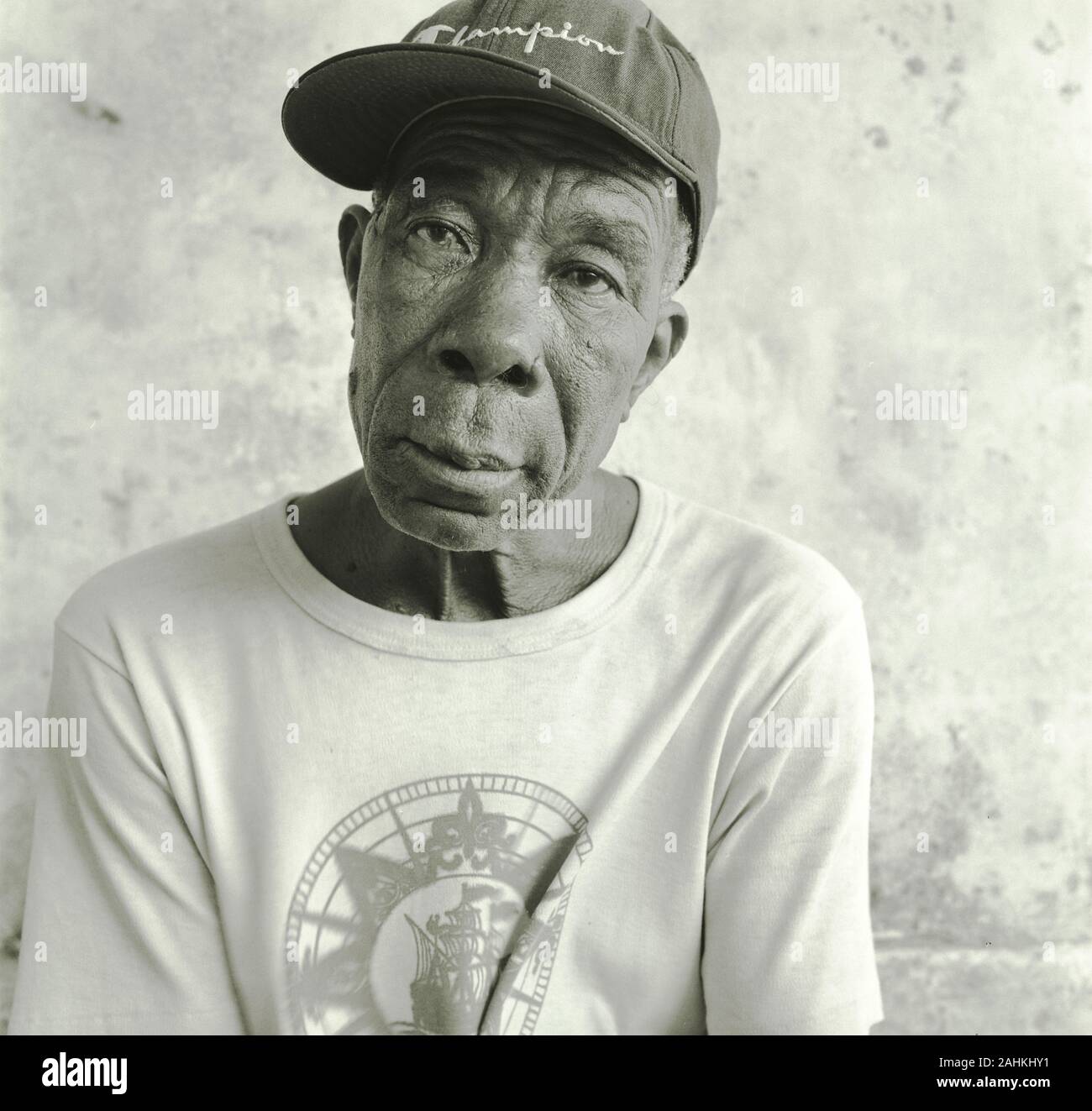 Old man wearing a cap hi-res stock photography and images - Alamy