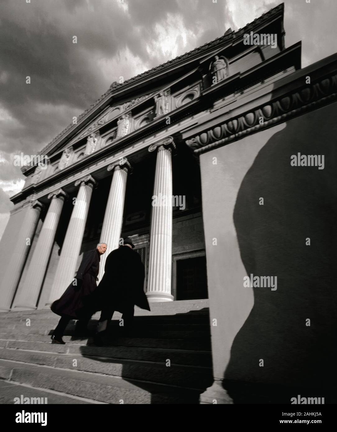 Two column buildings hi-res stock photography and images - Alamy