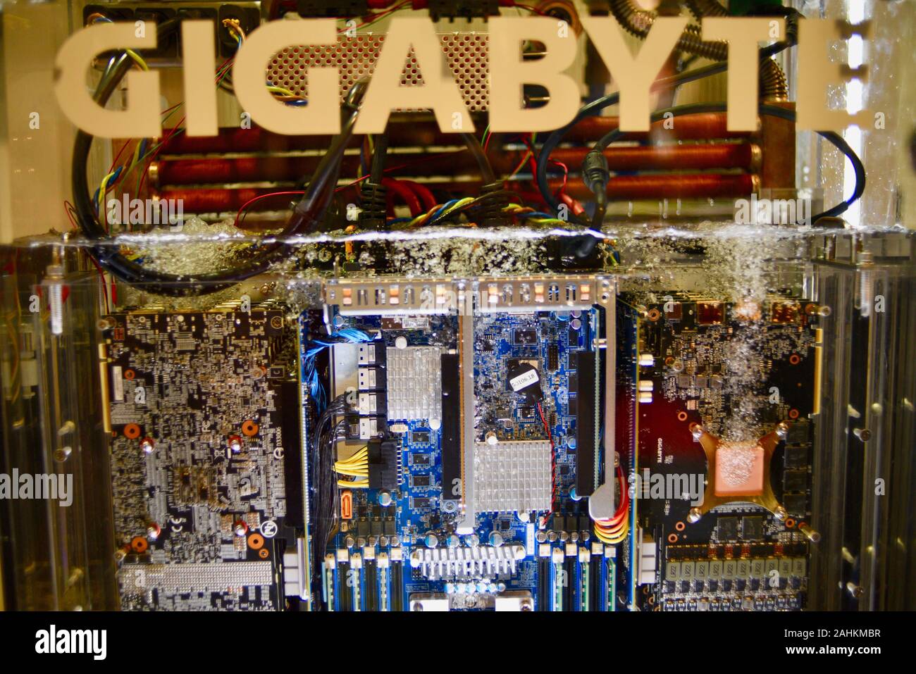 Immersion cooling hi-res stock photography and images - Alamy