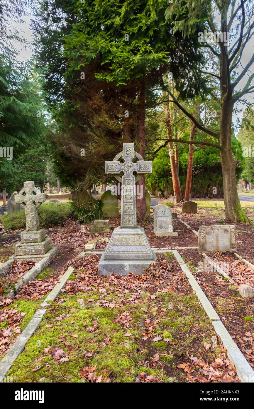 Old fashioned headstone hi-res stock photography and images - Alamy