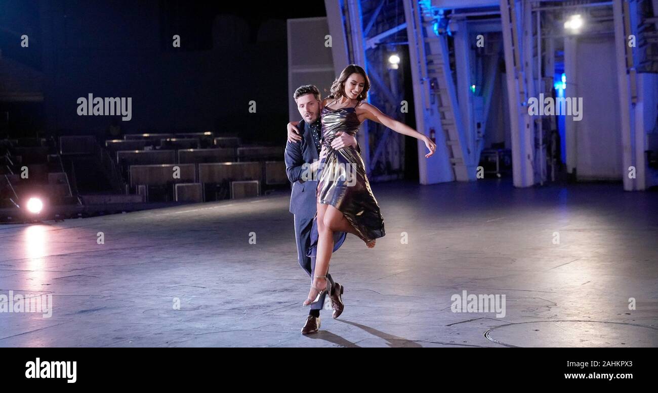 FLIRTY DANCING, from left: contestants Alec, Erin, 'Episode 1: Octavius ...