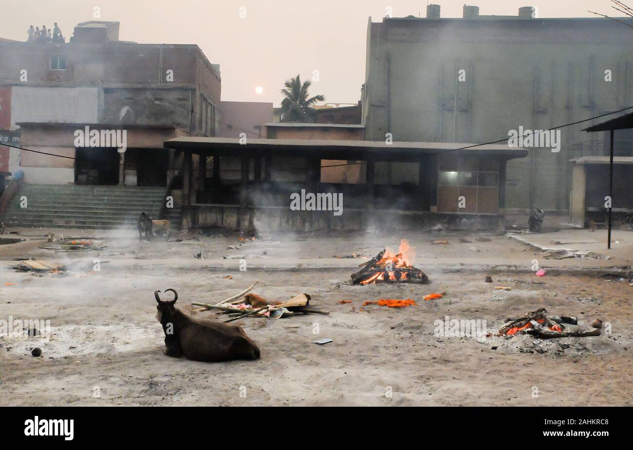 Death ritual cremation hi-res stock photography and images - Alamy