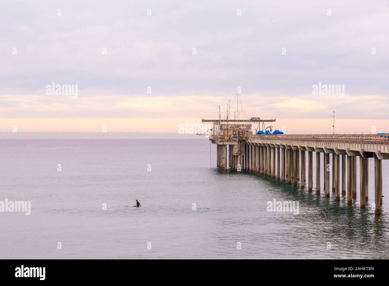 Ellen Browning Memorial Scripps Pier on a December morning. La Jolla ...