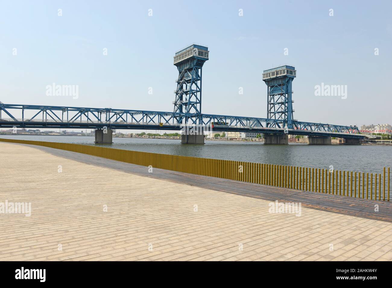 Haimen vertical lift bridge over the Haihe river in Tianjin's eastern ...
