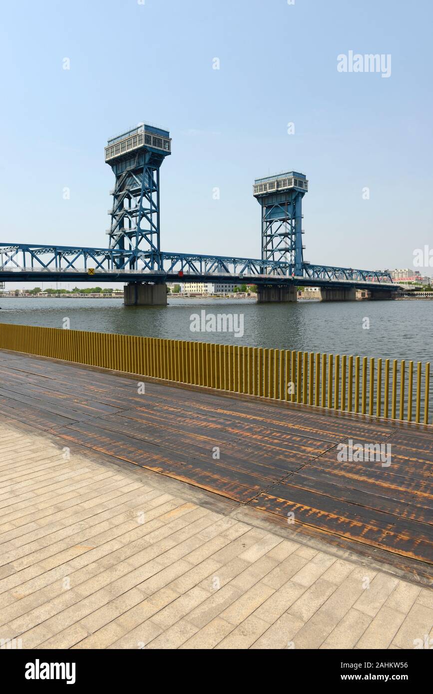 Haimen vertical lift bridge over the Haihe river in Tianjin's eastern ...