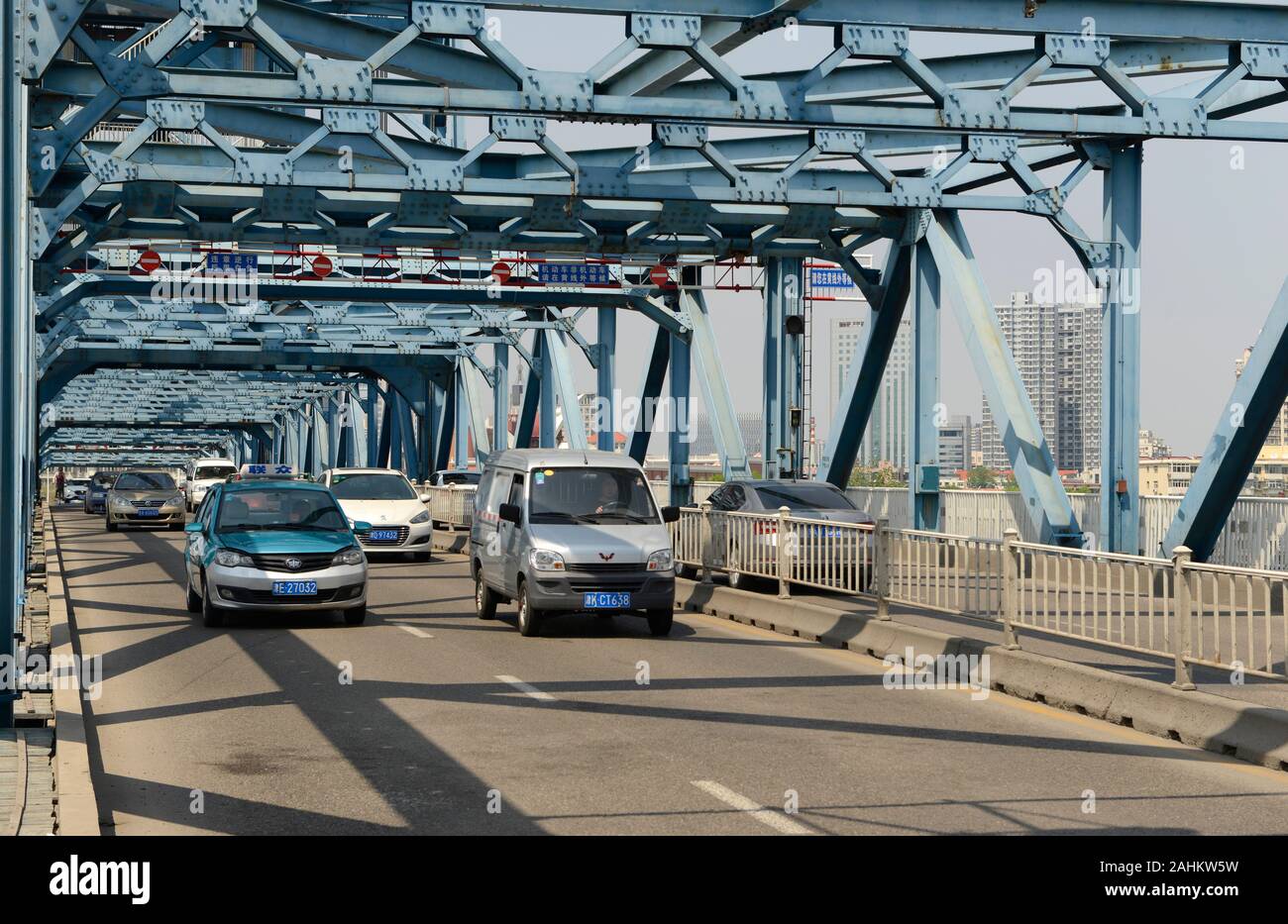 Haimen vertical lift bridge over the Haihe river in Tianjin's eastern ...