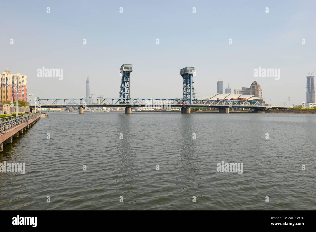 Haimen vertical lift bridge over the Haihe river in Tianjin's eastern ...