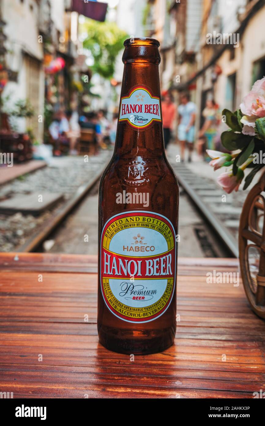 Hanoi old quarter people hi-res stock photography and images - Alamy