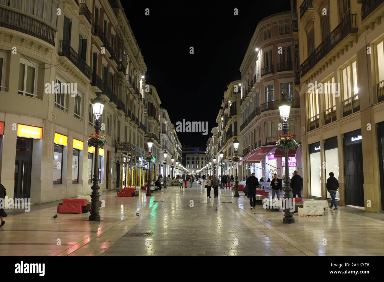 Centerat hi-res stock photography and images - Alamy