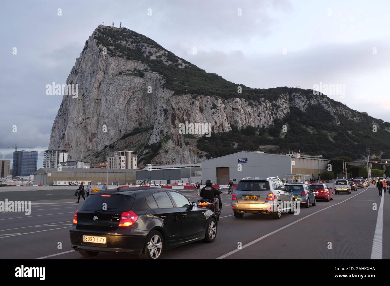 border between La Linea de Concepcion and Gibraltar Stock Photo - Alamy