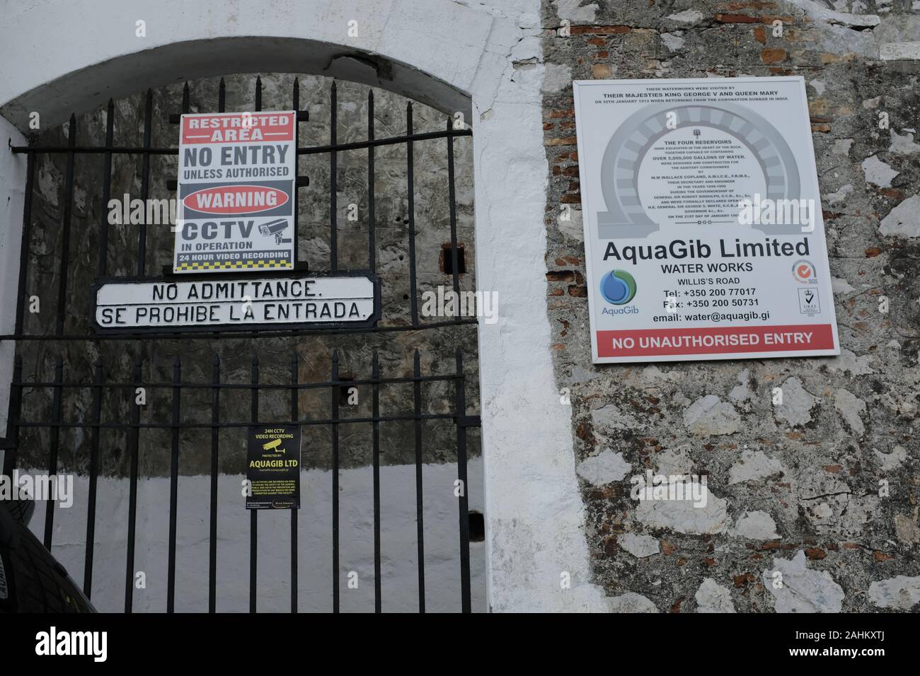 Limited supply sign hi-res stock photography and images - Alamy