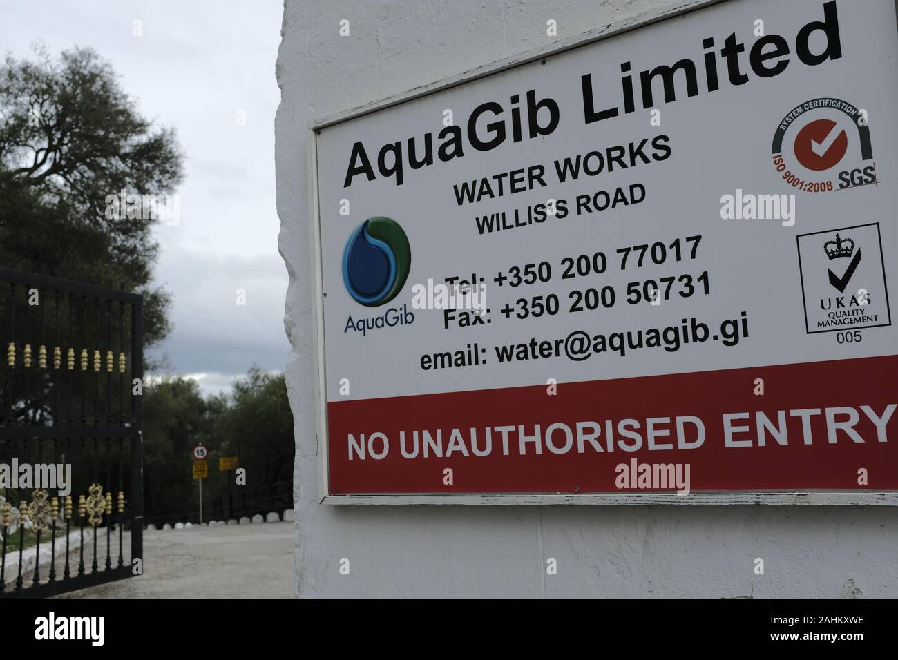 Limited supply sign hi-res stock photography and images - Alamy