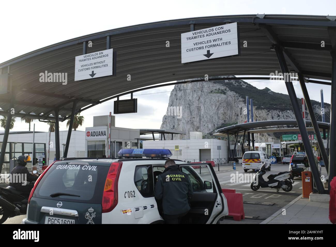 The border with Spain entering Gibraltar Stock Photo - Alamy