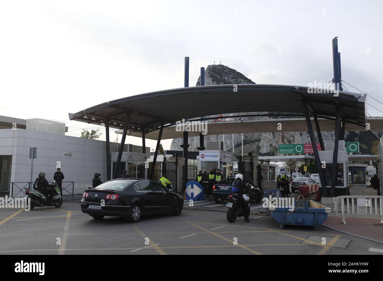 Cars queuing at the gibraltar border hi-res stock photography and ...