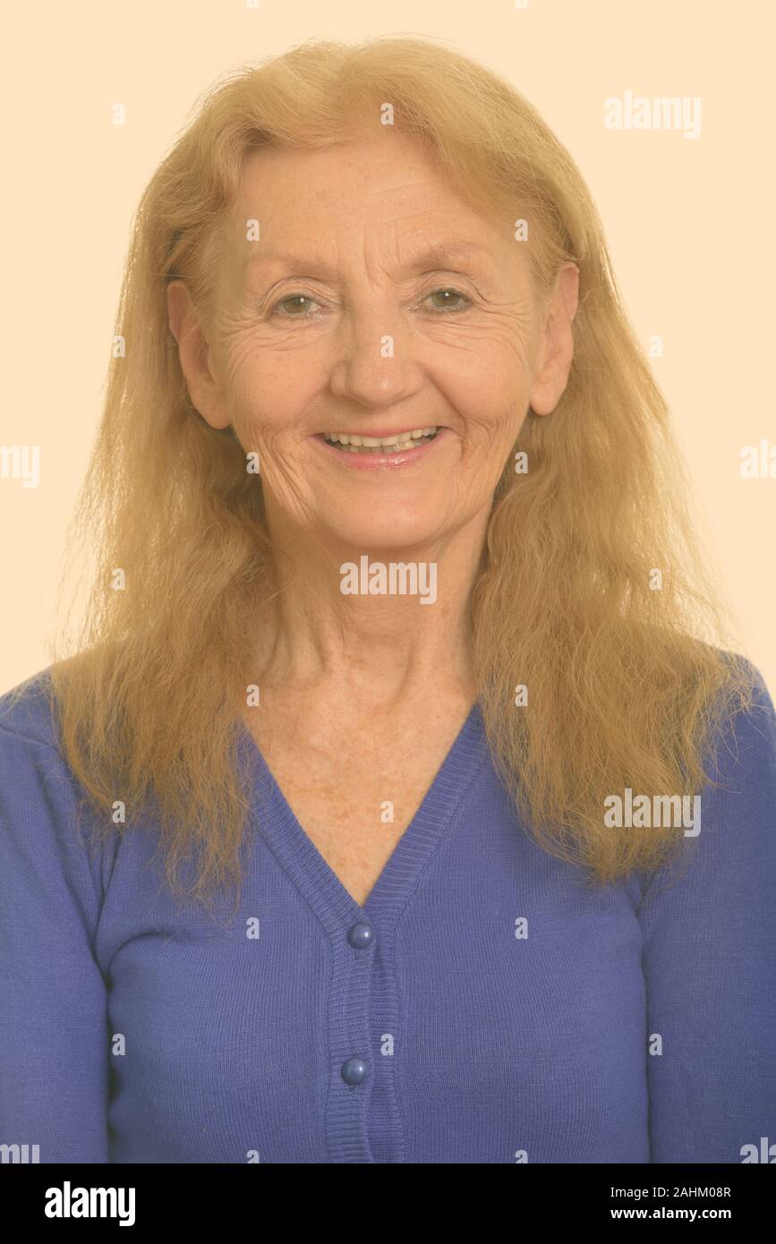 Old lady smiling face hi-res stock photography and images - Alamy