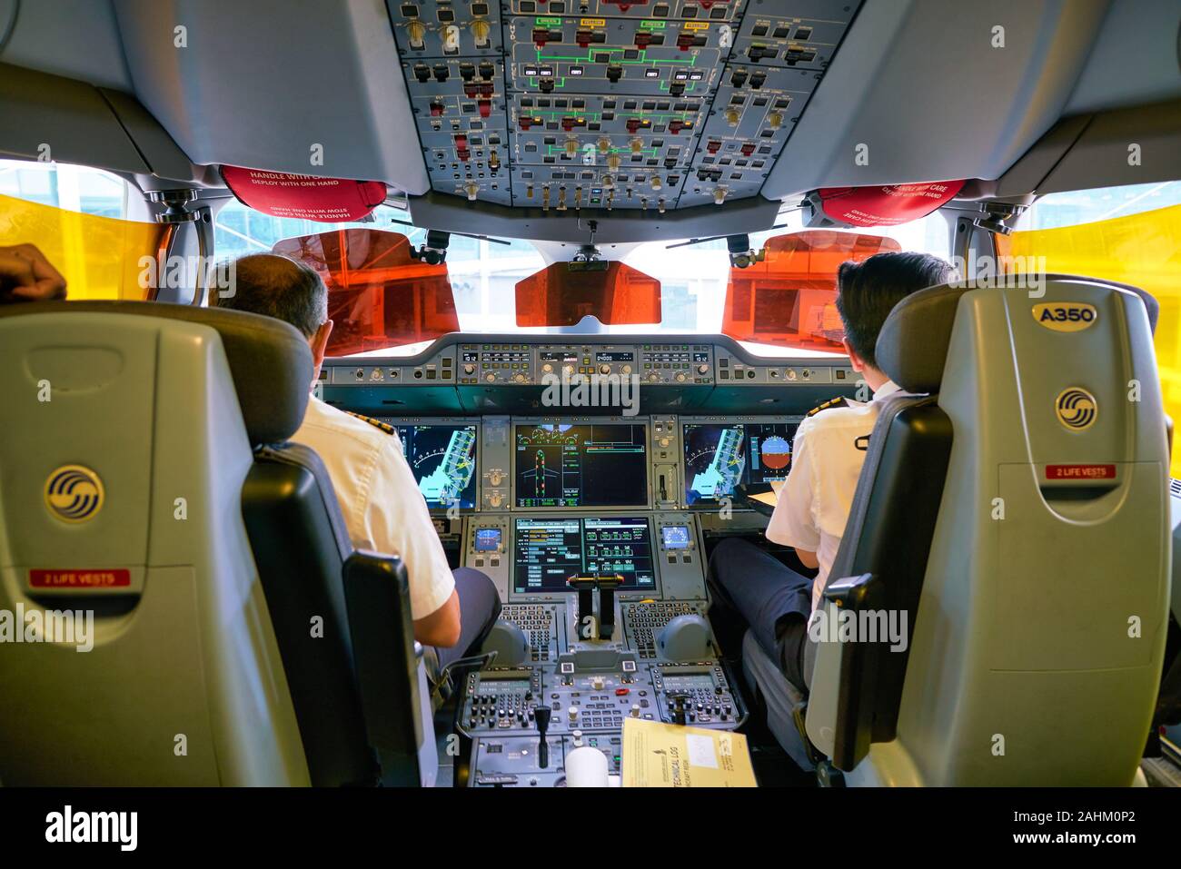 Airbus a350 cockpit hi-res stock photography and images - Alamy