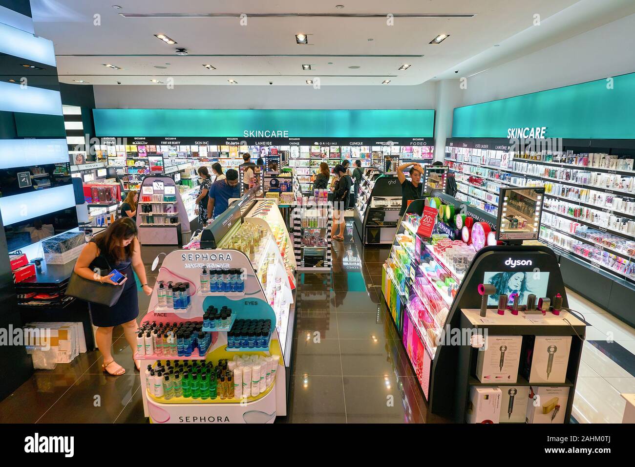Sephora asia hi-res stock photography and images - Alamy
