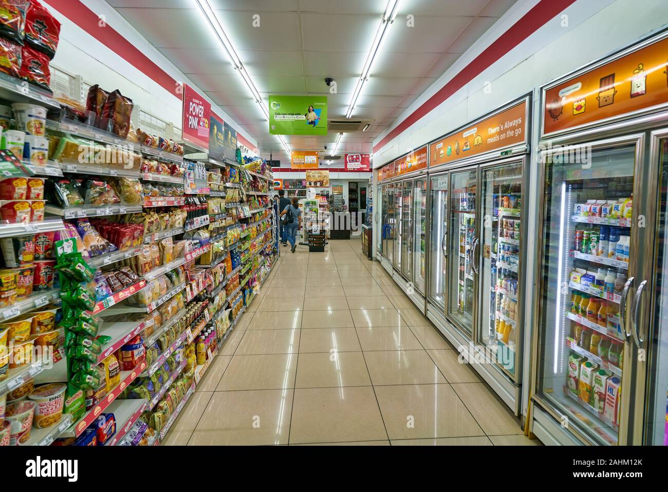 Singapore convenience store drinks hi-res stock photography and images ...