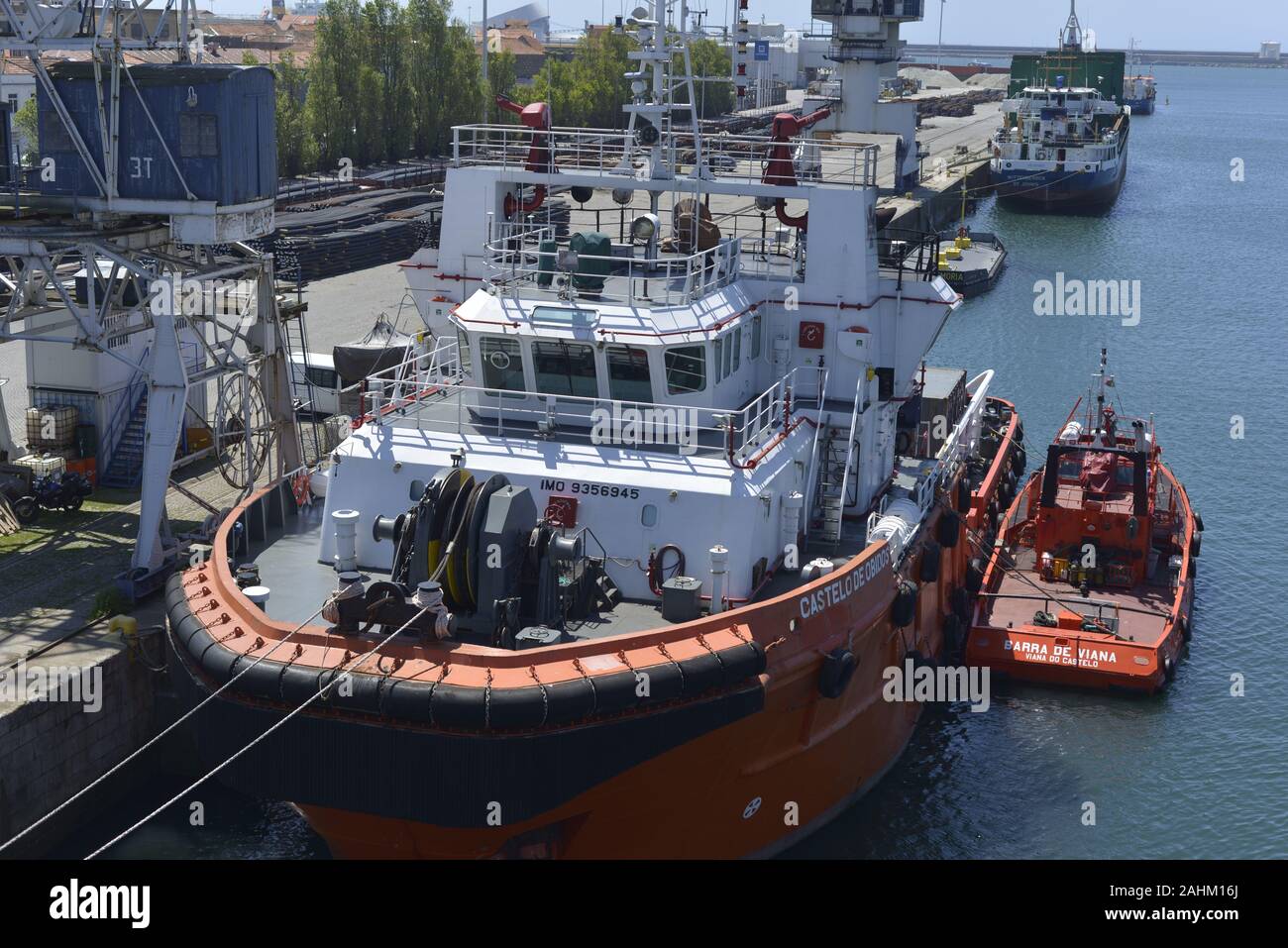 tug boat in the Matosinhos/Porto harbour, Portugal Stock Photo - Alamy