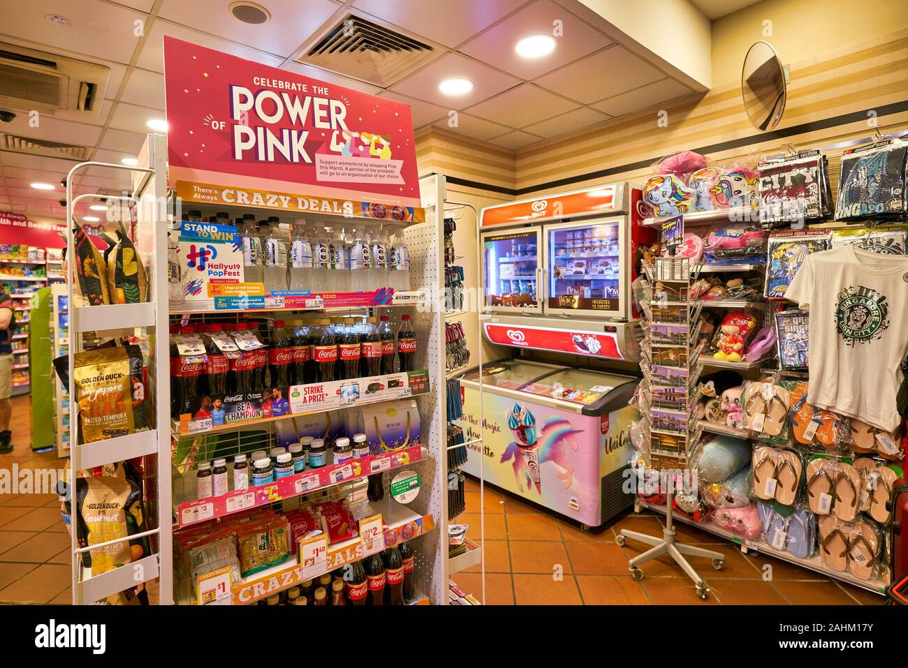 Singapore convenience store drinks hi-res stock photography and images ...