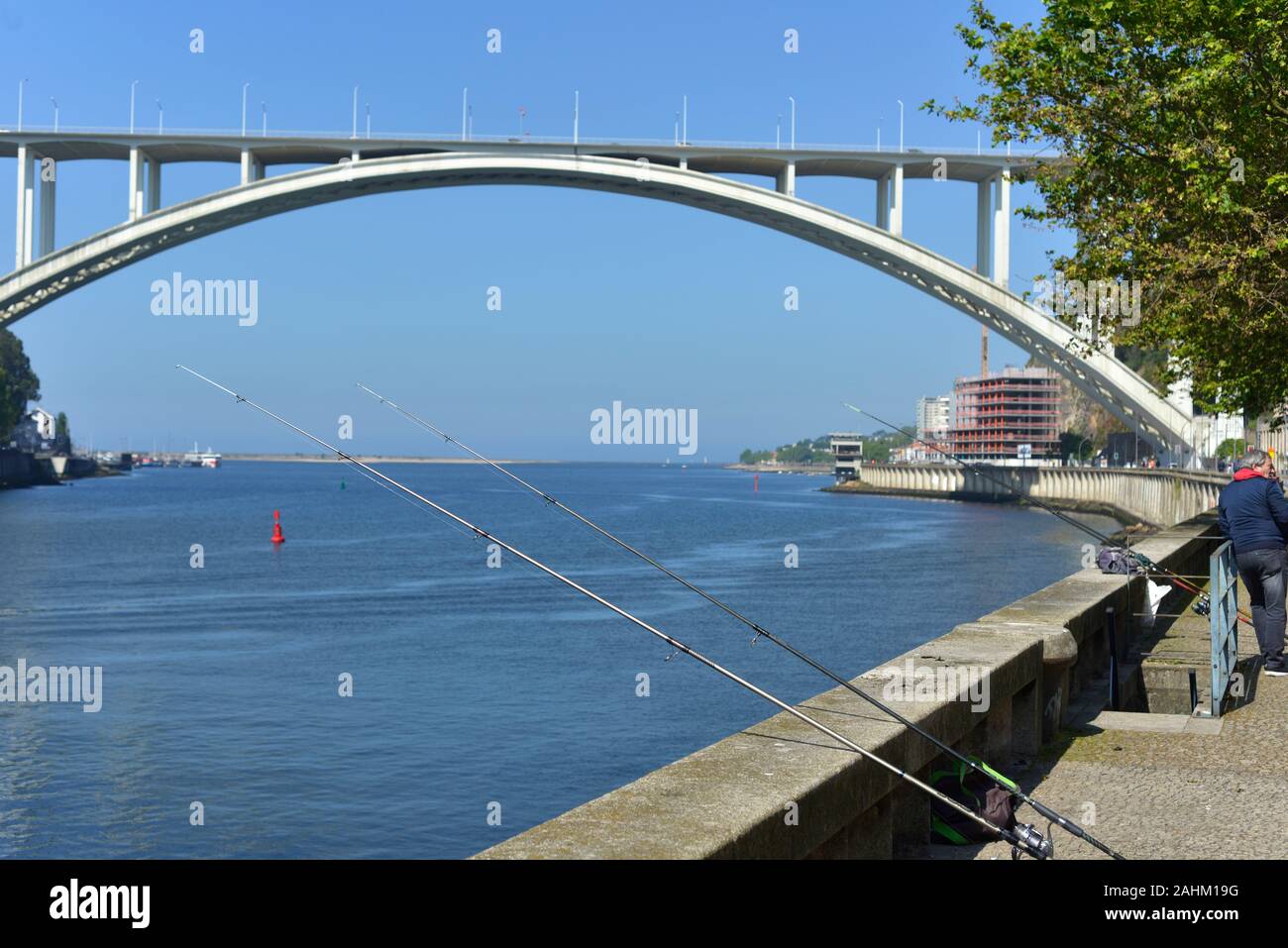 Arrábida bridge on the river Douro, Porto, Portugal Stock Photo - Alamy