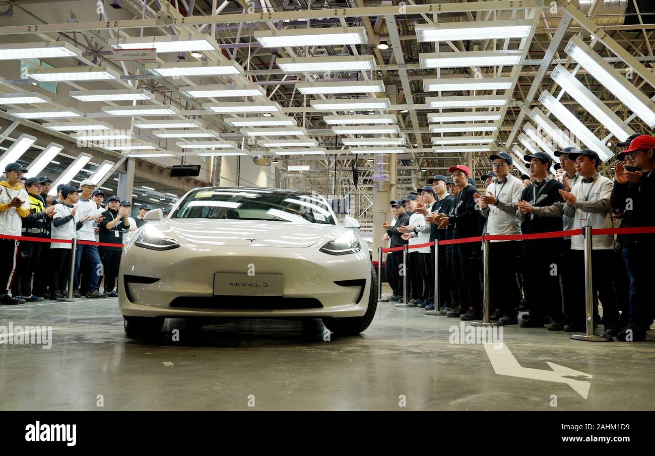 Tesla delivery hi-res stock photography and images - Alamy