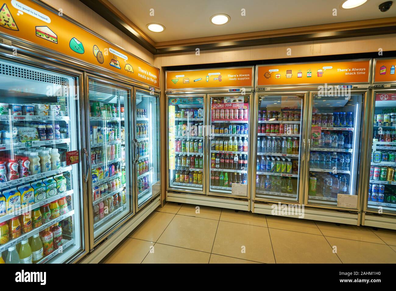 7 eleven convenience store interior hi-res stock photography and images ...