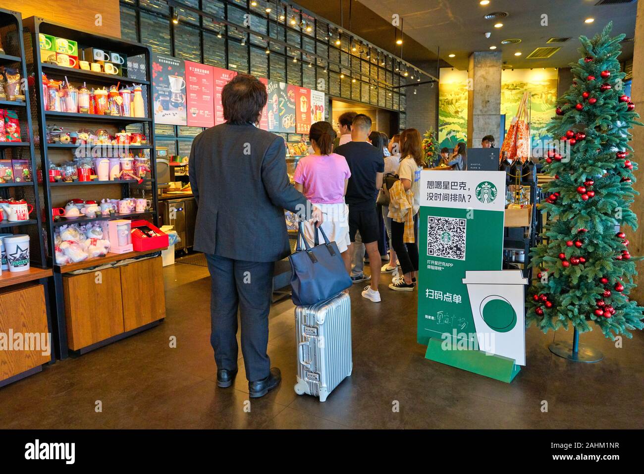 Customers queue starbucks hi-res stock photography and images - Alamy