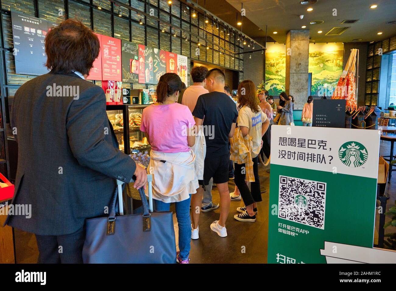 Customers queue starbucks hi-res stock photography and images - Alamy