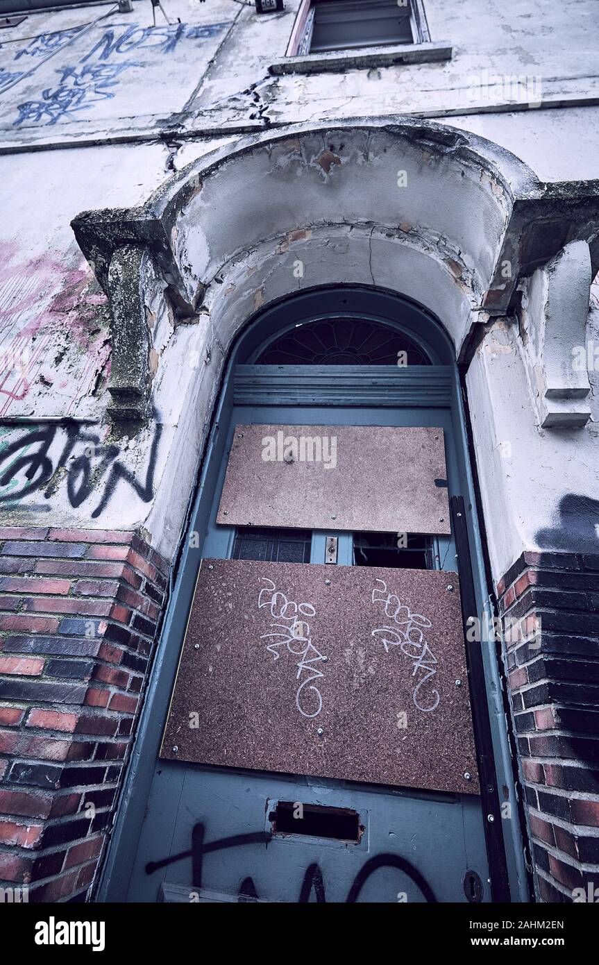 Inner city graffiti hi-res stock photography and images - Alamy