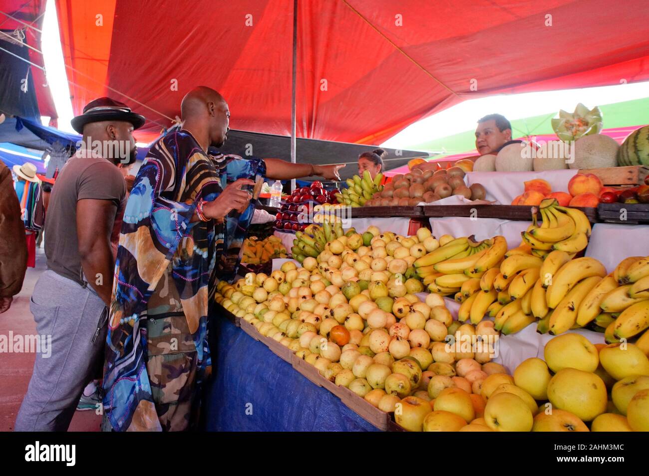 Tuesday Market on the outskirts of San Miguel de Allende, Mexico Stock ...