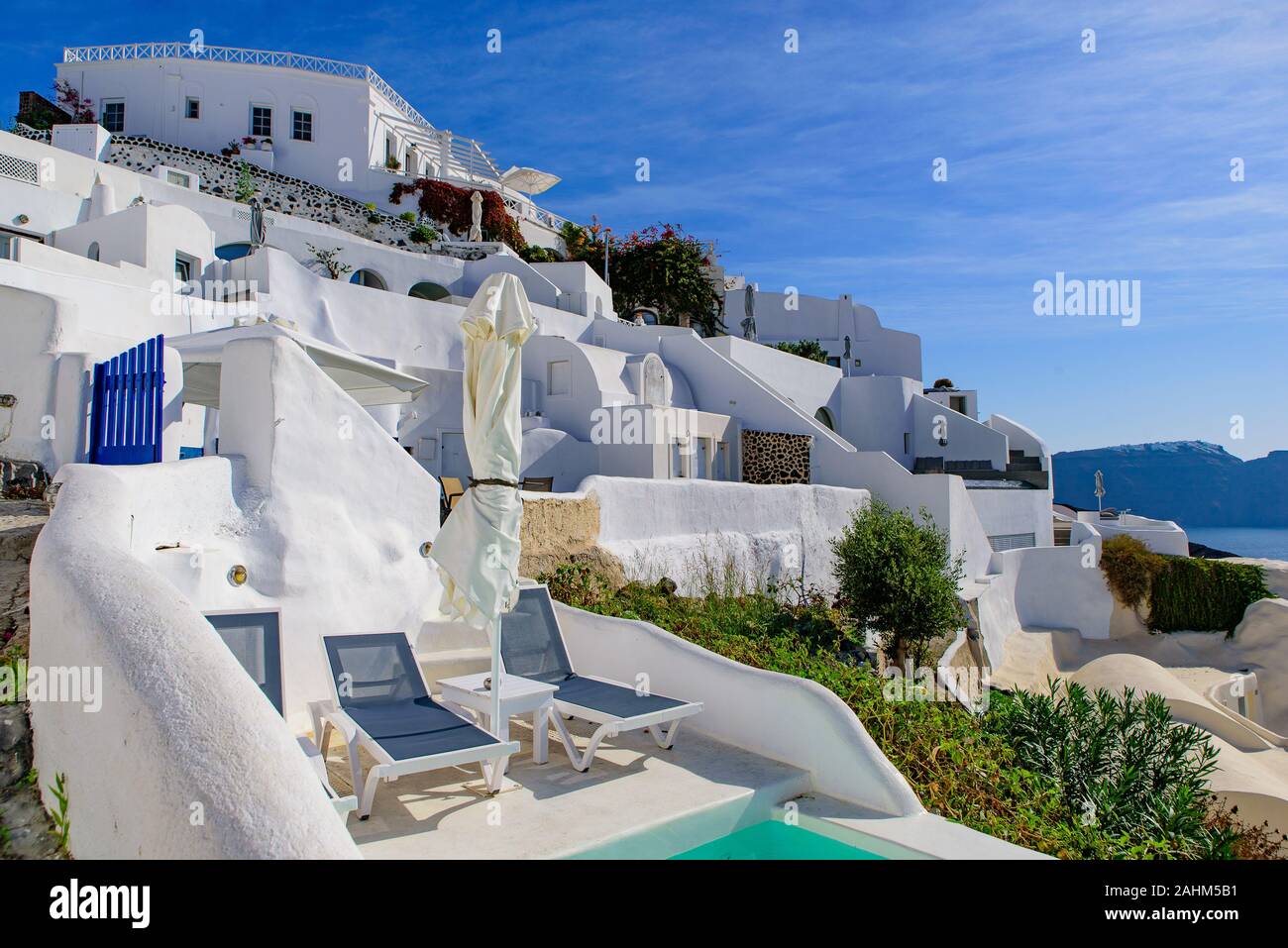 Traditional white buildings facing Mediterranean Sea in Oia, Santorini ...