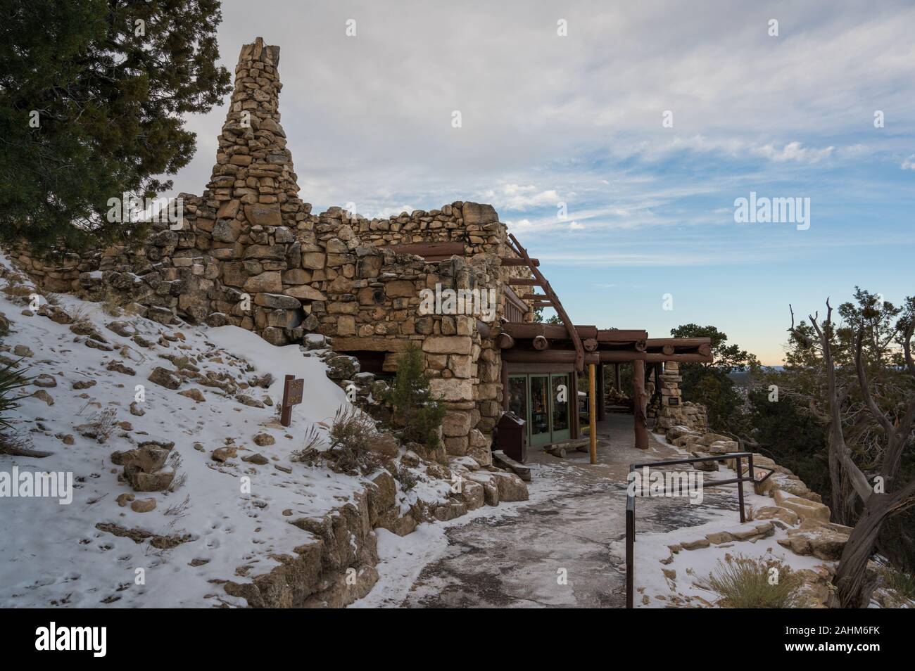 Hermit's rest store in Grand Canyon in a snow covered winter landscape ...