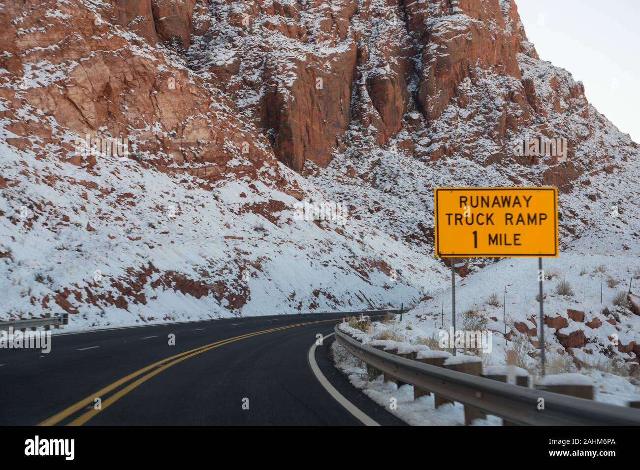 Runaway truck sign hi-res stock photography and images - Alamy