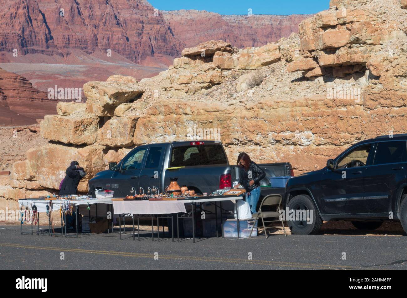 Native American vendors selling arts and craft to tourists in Arizona ...
