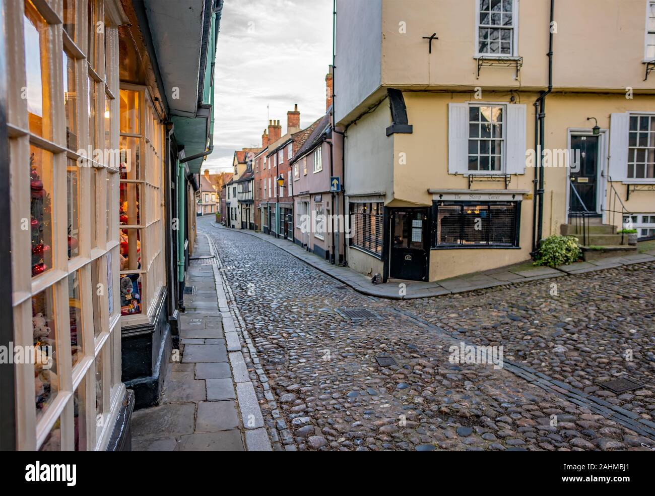 A view down the medieval cobbled Elm Hill in Norwich, one of the oldest ...