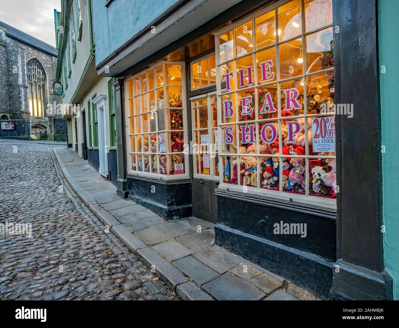 Sale on at the Bear shop on Elm Hill in the city of Norwich Stock Photo ...