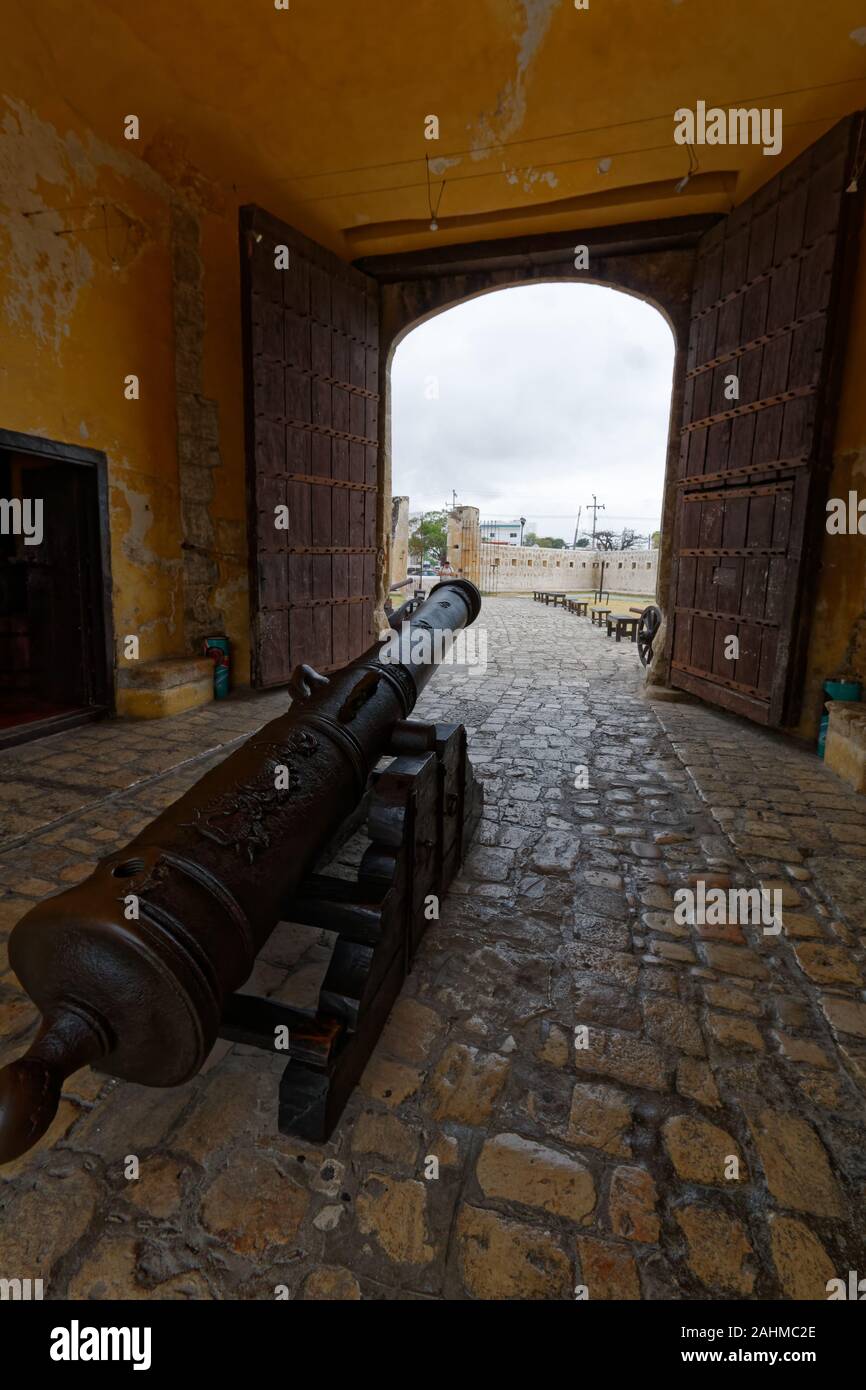 Cannon air defense complex hi-res stock photography and images - Alamy