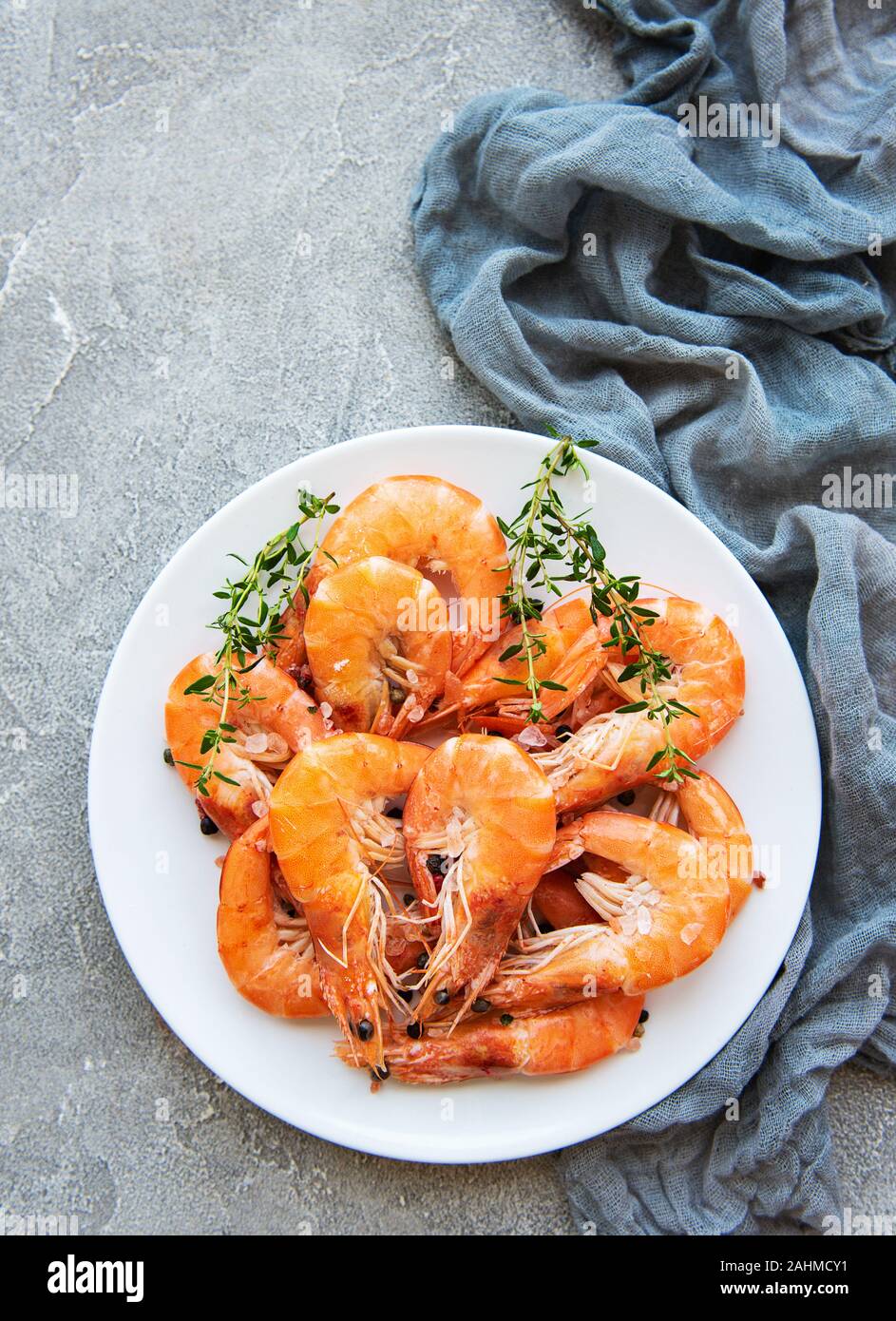 Shrimps in plate on a grey concrete background Stock Photo - Alamy