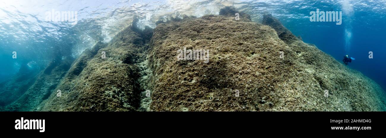 Cliff diver tropical hi-res stock photography and images - Alamy