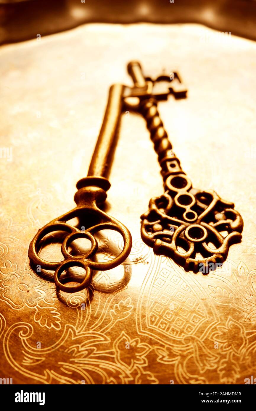 Antique ornate keys hi-res stock photography and images - Alamy